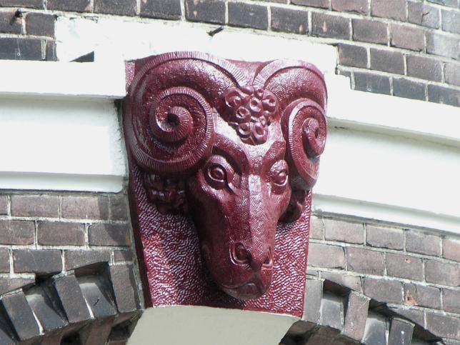 Sluitsteen met ramskop - Kunstpunt Groningen